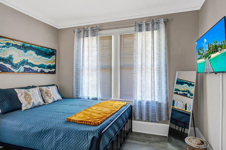 King Bed, Sleeps 10! Bring The Family Or Workers! - Jacksonville, FL