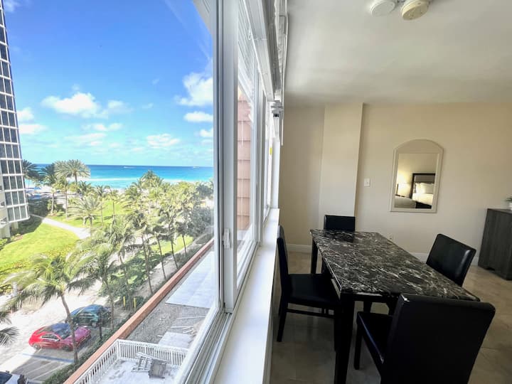 Affordable Oceanfront Studio In Sunny Isles - Sunny Isles Beach, FL