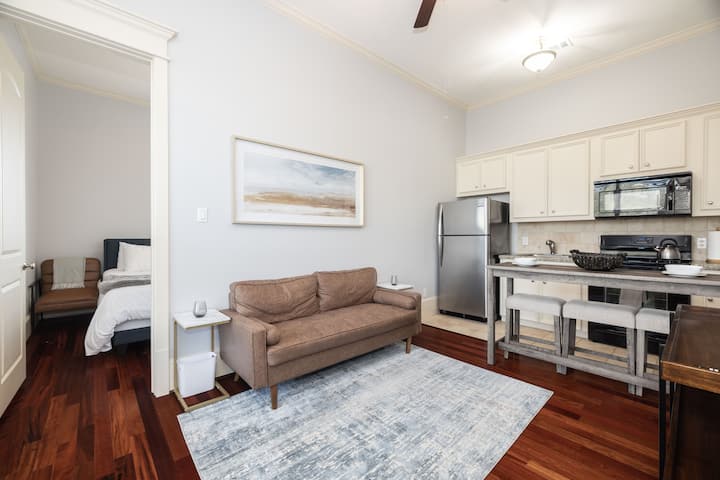 The Quiet Oasis 1 Bedroom Apartment - Houston, TX