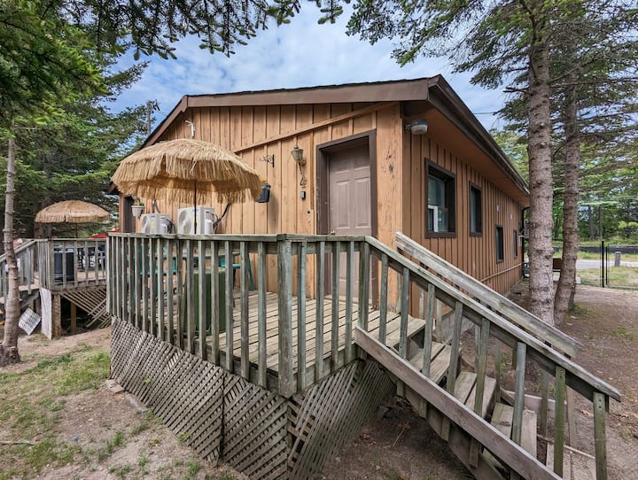 Modern Tiny Wood Cottage #4 - Wasaga Beach
