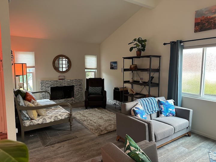 Peaceful Seaside Retreat - Private Spa/fenced Yard - Oxnard, CA