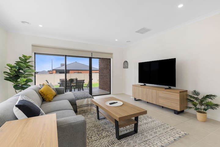 Valley Retreat - Palatial Pad In The Valley! - Ballarat