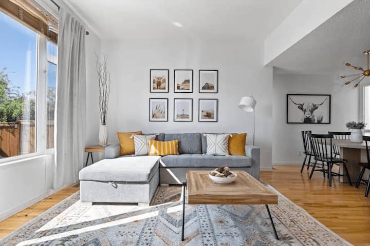 Quiet Nw Calgary Home | Near Banff + Free Parking - 