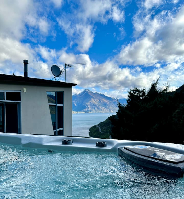 Sunshine Retreat With Spa Pool - Queenstown, New Zealand