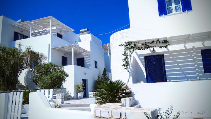 Nicos Studios 3 - Paros