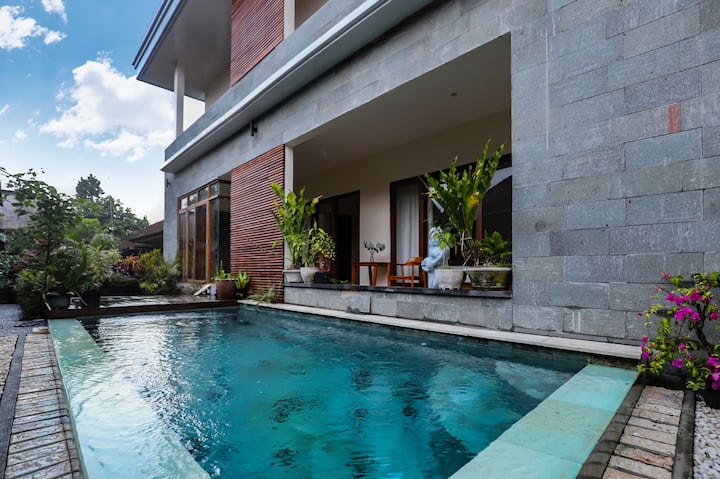 Stylish Hotel-style Room Near Pool In Ubud Central - Ubud