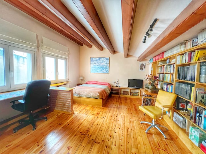At Home Away From Home (Loft) - Girona