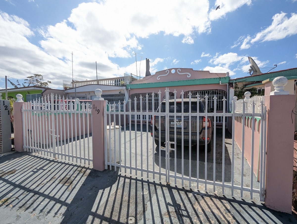 Luminoso y fresco - Costa oeste - Casas en renta en Mayagüez, Mayagüez ...