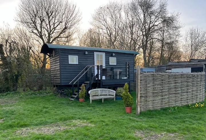 Shepherd's Hut Retreat In Mill Green, South Cambs - Cambridgeshire