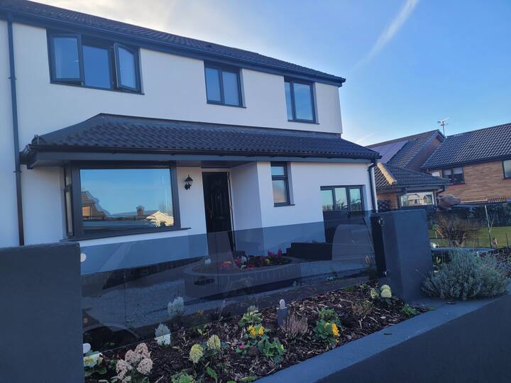 5 Bed Detached House In North Wales Sleeps 10 - North Wales
