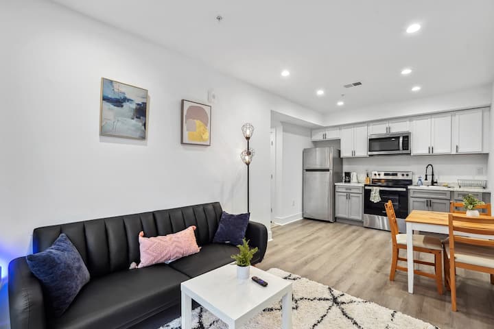 Elegant Petworth Unit With Balcony And Services - Washington