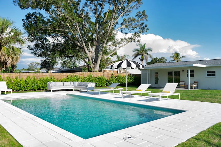 Tropical Oasis And Poolside Bungalow - Naples, FL