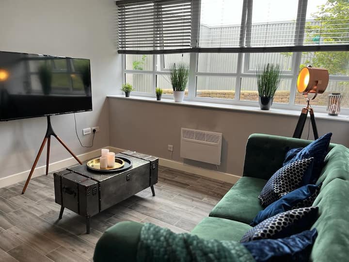 Modern 1 Bed Apartment In Mansfield Town Centre - Sherwood Forest