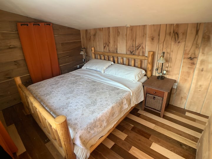 Timber Getaway- Dog Friendly - Plum, PA