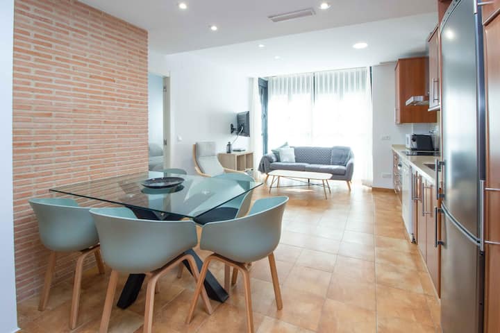 Delfin 2: Apartamento Con Terraza Junto A La Playa - El Perelló