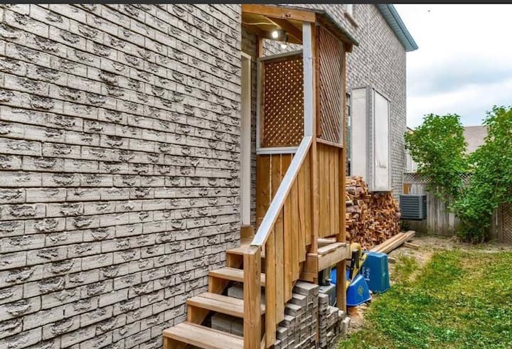 Entire Suite - Separate Entrance - Mississauga
