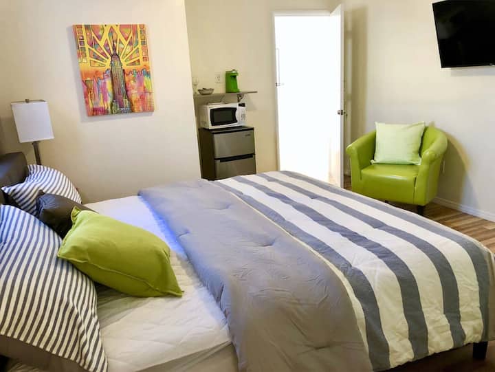 Deluxe Queen In Boutique Long Beach Hotel - Long Beach, CA