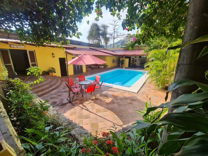 Casa Con Patio, Piscina, Wifi - Honda