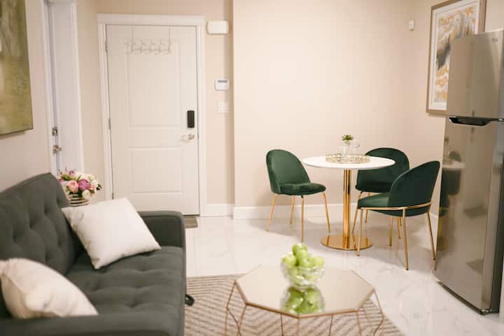 Brand New Private Suite Near Dt Van + Parking - Vancouver