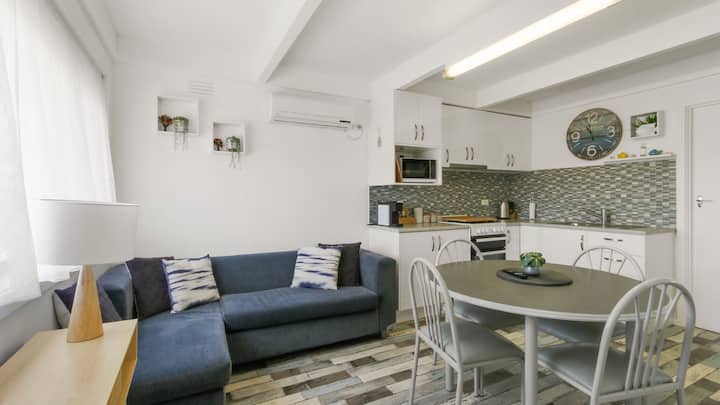 2 Bedroom Unit - 5 Share - Lakes Entrance