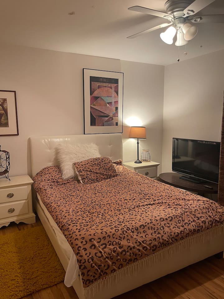 Room In Lovely Quaint Home 2bed Home. - Los Angeles, CA