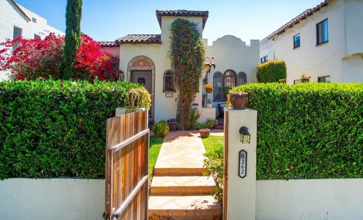 Spacious Spanish Villa W/backyard - Culver City