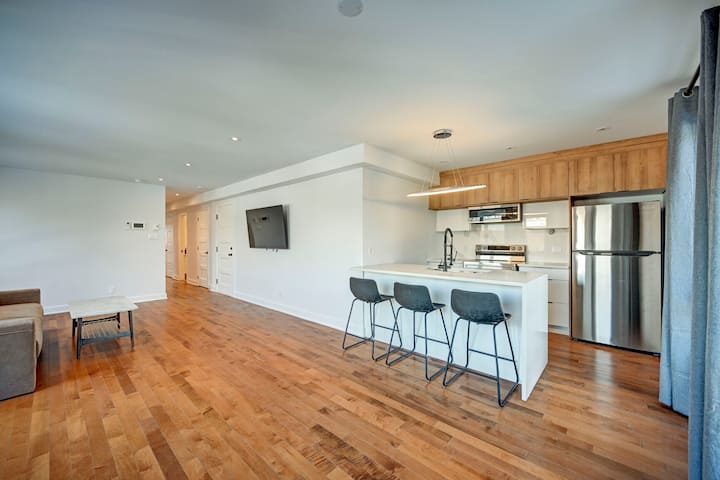 Bright & Cozy 2br Condo With Spacious Living - Montreal