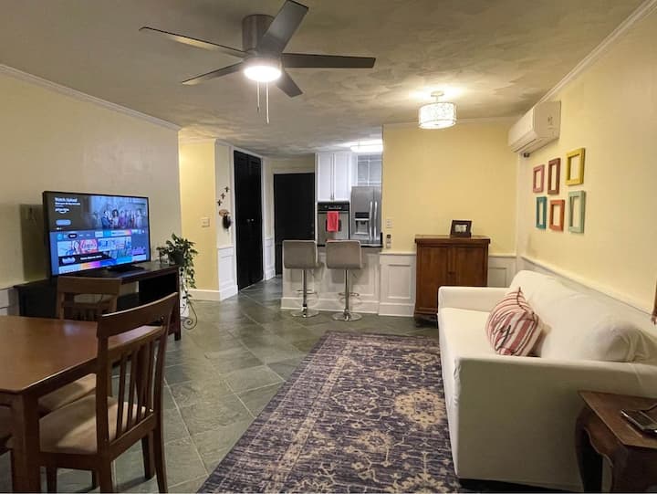 Beautiful Waikiki Condo - Honolulu, HI