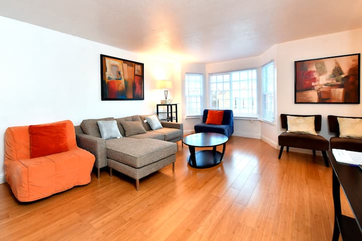 Java Beach House Comfort - San Francisco, CA