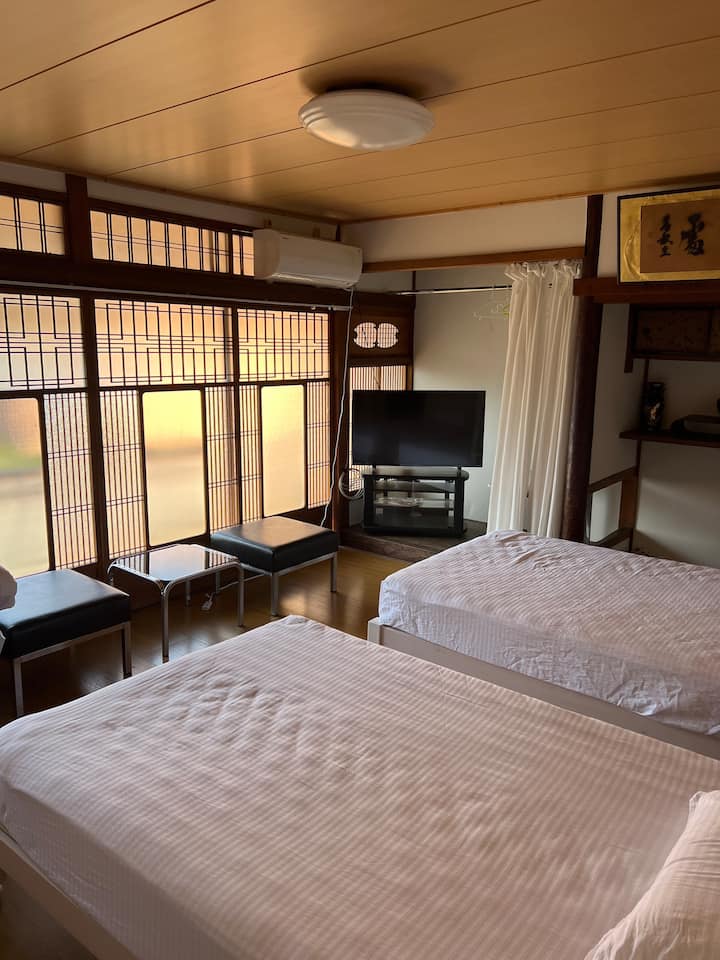 広いお部屋です。京都、大阪、奈良まで便利な旅館です。駅から1分。 - 京都市