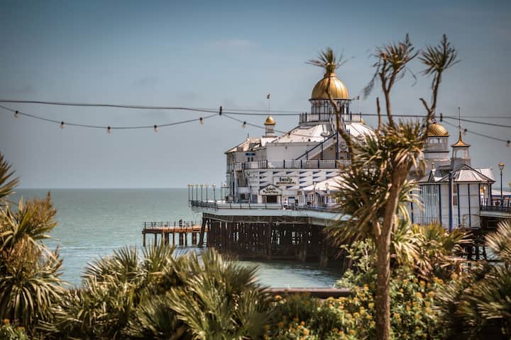 Pier Reflections - Seafront Flat - Eastbourne