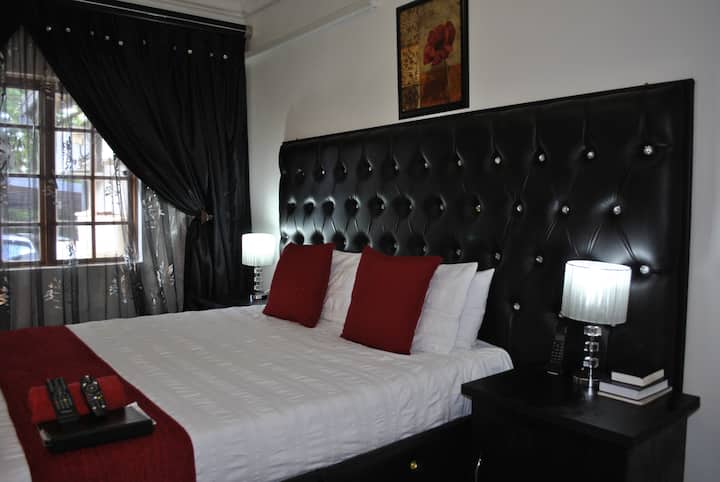 Luxurious Bed And Breakfast - Tzaneen