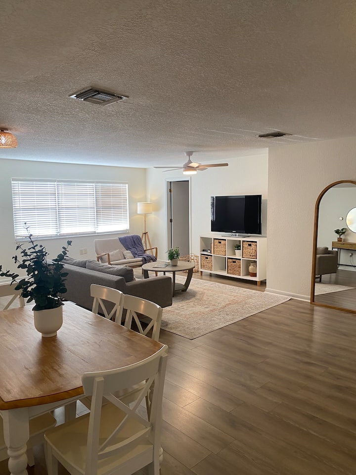 Spacious Lkld Guest House 2/1 - Lakeland, FL
