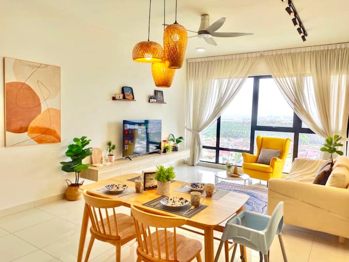 Spectacular Mosaic 3+1br Lv17bathtub (Up To 16pax) - Johor Bahru