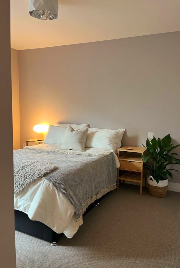 2 Bed City Apartment And Terrace - Leicester