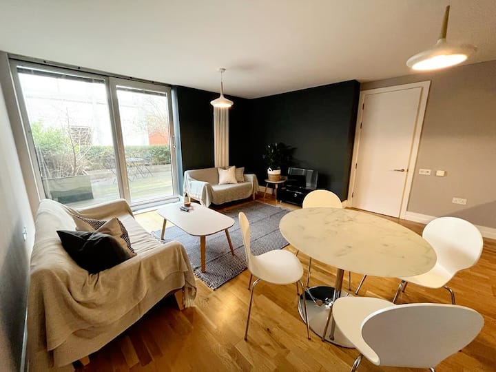 2 Bed City Apartment And Terrace - Leicester