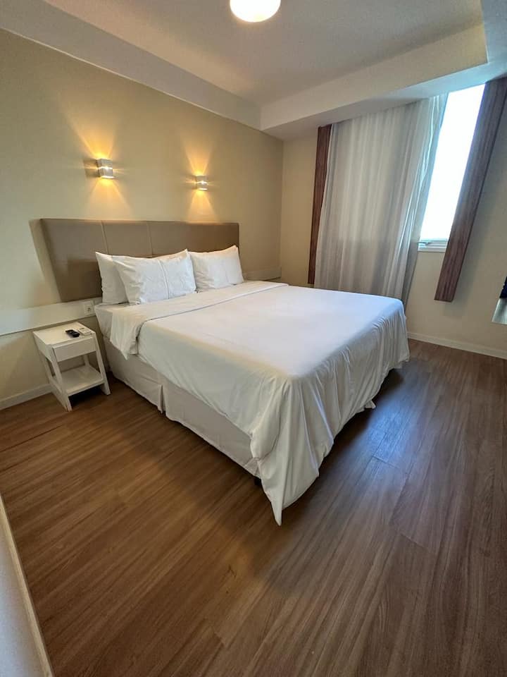 Quarto Luxo Queen Pne C/ Café Da Manhã - Linhares