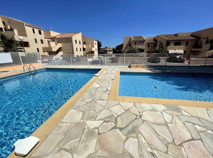 Studio Avec Terrasse Et Piscine - Bandol