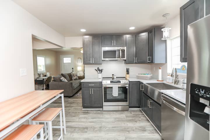 Monthly Rental One Block From The Beach! - Hampton, VA