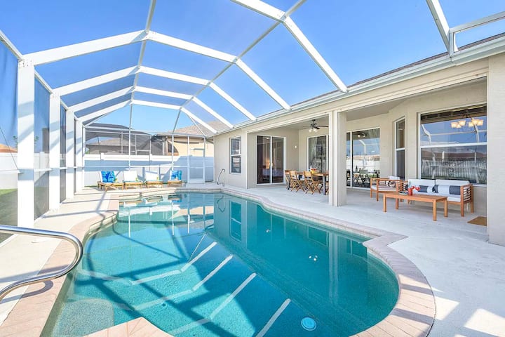 Serene Family Villa With Heated Pool (4bm/2bth) - Cape Coral, FL
