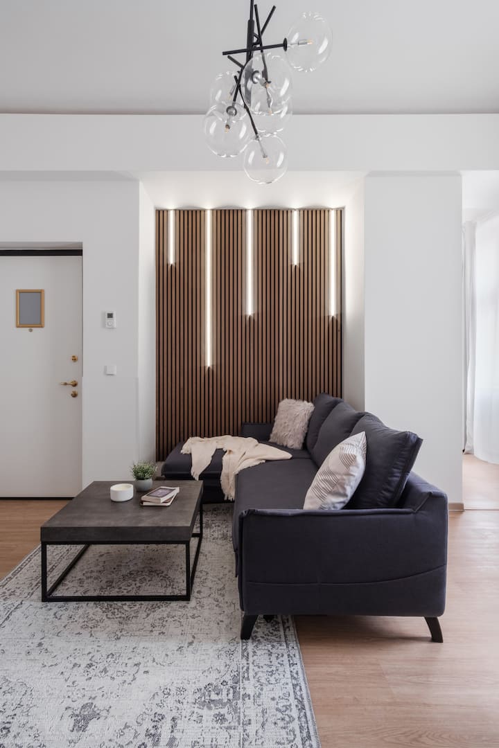 Fancy Living • 9 Min -> Wenceslas Sq. • Netflix - Prague