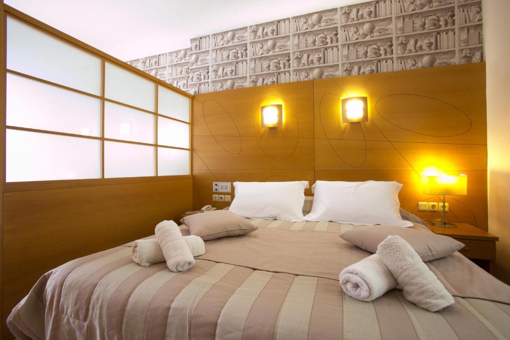 Hotelife: Family Room Economy - Hotels for Rent in Irakleio, Greece ...