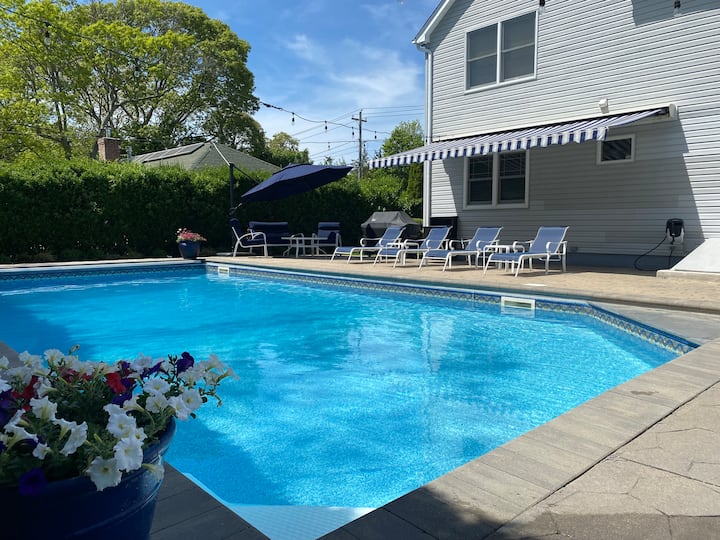 Hamptons Oasis With Heated Pool - Hampton Bays, NY