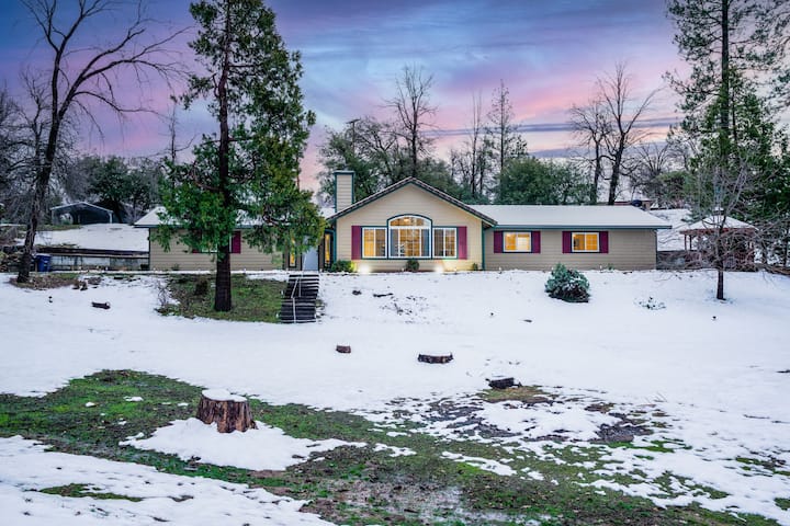 Country Club Hideout - Hot Tub/game Room/ev - Oakhurst, CA