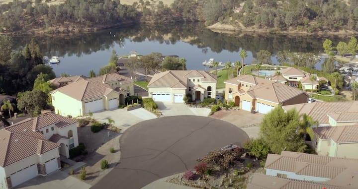Beautiful Lake Tulloch Vacation Home - Copperopolis, CA