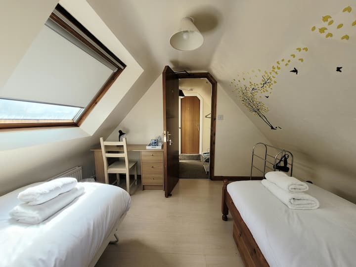 Twin Room  With Shared Bathroom - Oxford