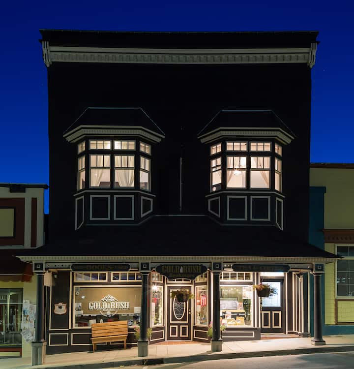 The Bookstore Apartment - Rossland