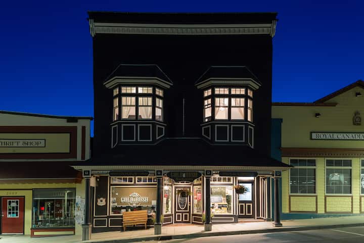 The Bookstore Apartment - Rossland