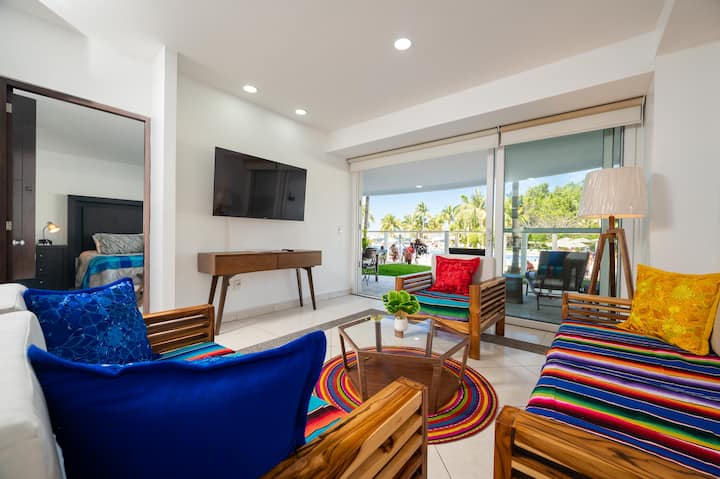 Beach Front-first Floor Steps To Pool-2 King Beds - Nuevo Vallarta