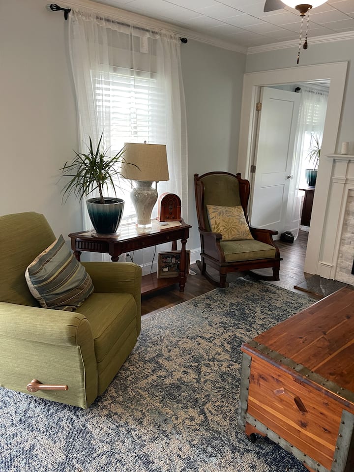 The Farrell - 3bed/1bath Cozy Home! - Graham-Mebane Lake